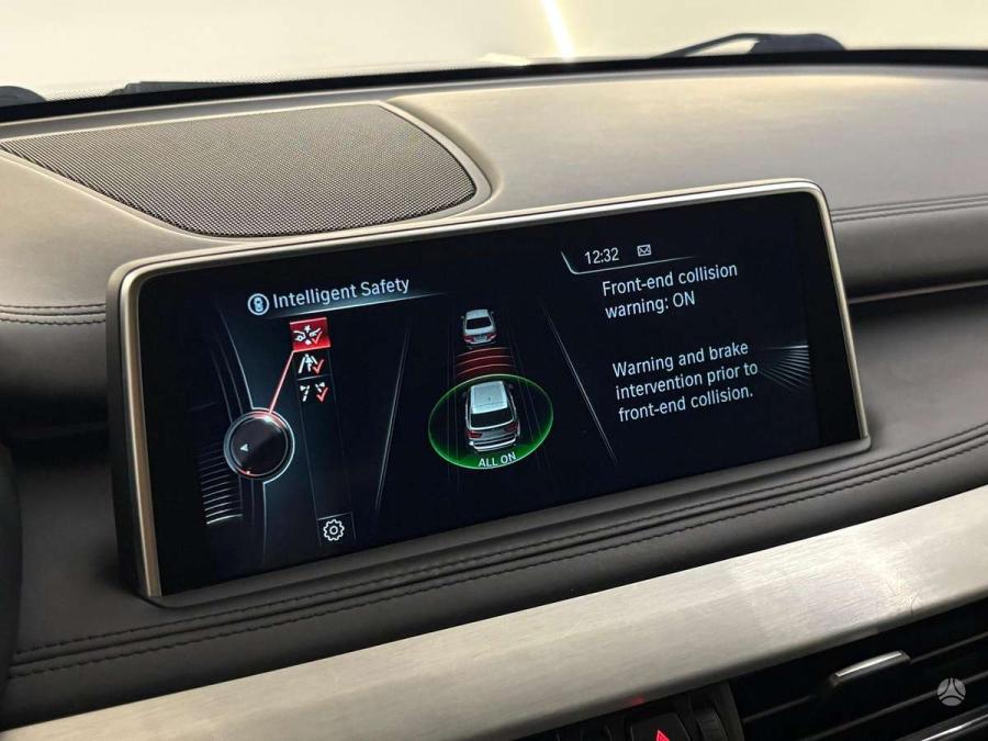 Black BMW X5 2014 in Marijampole, with an engine capacity of 2.99 L and mileage of 260 thousand km for 19750 €, photo 5 on AUTOMOTO.COM.LV