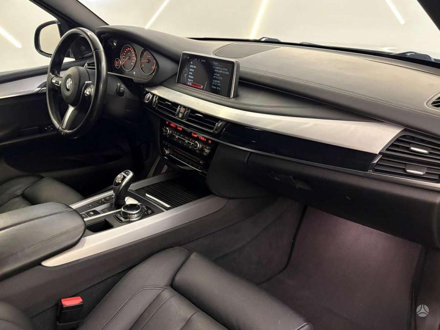 Black BMW X5 2014 in Marijampole, with an engine capacity of 2.99 L and mileage of 260 thousand km for 19750 €, photo 8 on AUTOMOTO.COM.LV