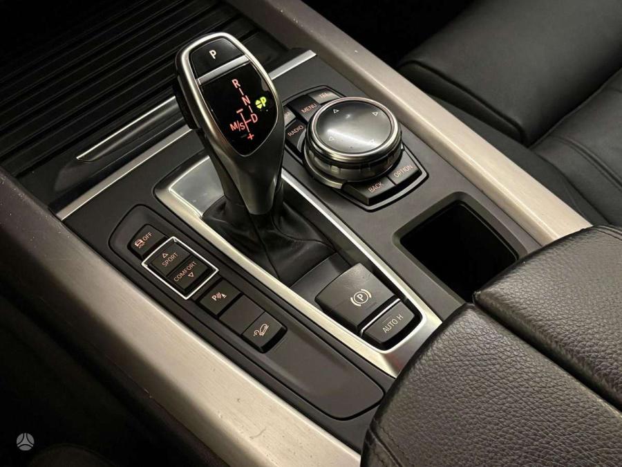 Black BMW X5 2014 in Marijampole, with an engine capacity of 2.99 L and mileage of 260 thousand km for 19750 €, photo 10 on AUTOMOTO.COM.LV