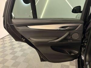 Black BMW X5 2014 in Marijampole, with an engine capacity of 2.99 L and mileage of 260 thousand km for 19750 €, photo 13 on AUTOMOTO.COM.LV