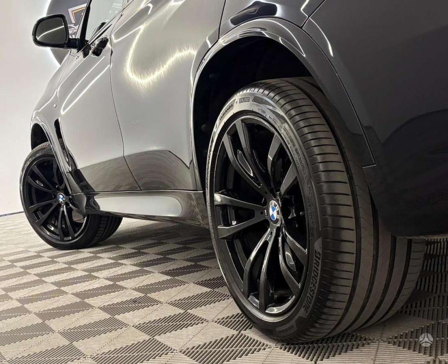 Black BMW X5 2014 in Marijampole, with an engine capacity of 2.99 L and mileage of 260 thousand km for 19750 €, photo 14 on AUTOMOTO.COM.LV