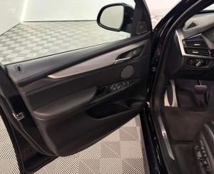 Black BMW X5 2014 in Marijampole, with an engine capacity of 2.99 L and mileage of 260 thousand km for 19750 €, photo 30 on AUTOMOTO.COM.LV