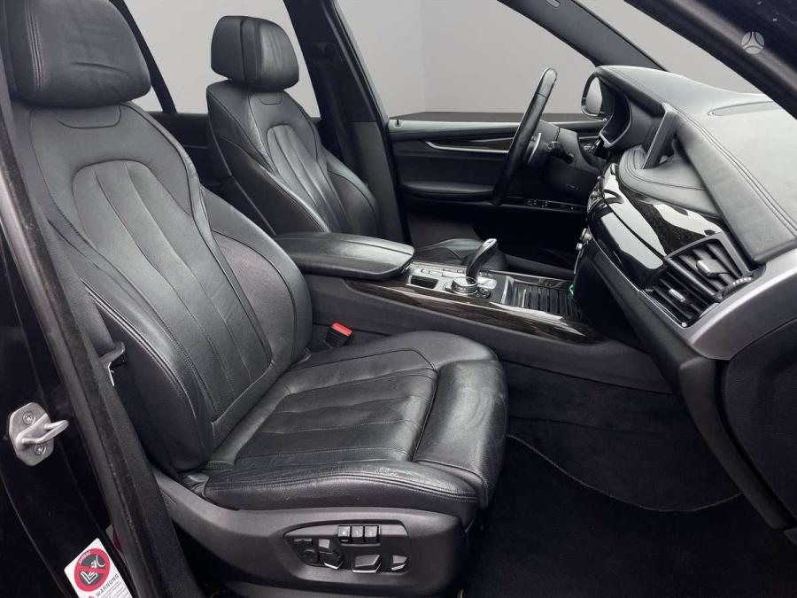 Black BMW X5 2014 in Vilnius, with an engine capacity of 3.00 L and mileage of 281 thousand km for 19999 €, photo 8 on AUTOMOTO.COM.LV