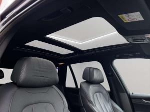 Black BMW X5 2014 in Vilnius, with an engine capacity of 3.00 L and mileage of 281 thousand km for 19999 €, photo 9 on AUTOMOTO.COM.LV