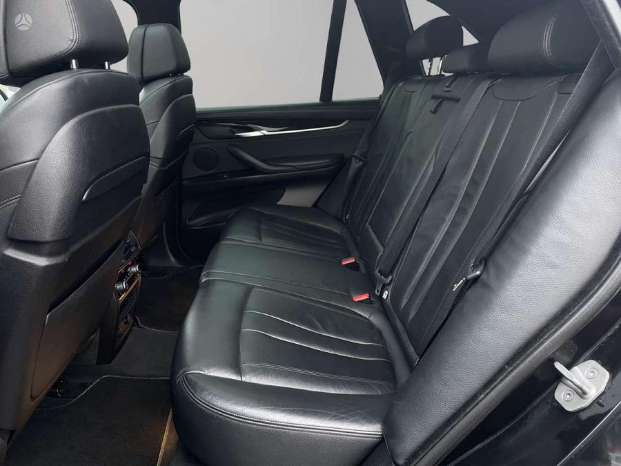 Black BMW X5 2014 in Vilnius, with an engine capacity of 3.00 L and mileage of 281 thousand km for 19999 €, photo 11 on AUTOMOTO.COM.LV