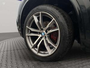 Black BMW X5 2014 in Vilnius, with an engine capacity of 3.00 L and mileage of 281 thousand km for 19999 €, photo 21 on AUTOMOTO.COM.LV