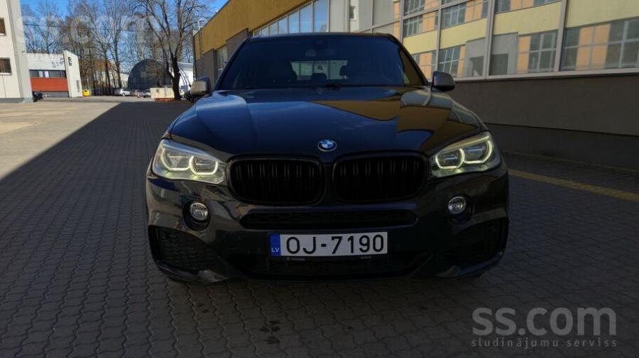 Black BMW X5 2014 in Riga, with an engine capacity of 3.00 L and mileage of 245 thousand km for 20000 €, photo 1 on AUTOMOTO.COM.LV