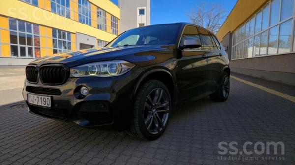 Black BMW X5 2014 in Riga, with an engine capacity of 3.00 L and mileage of 245 thousand km for 20000 €, photo 2 on AUTOMOTO.COM.LV