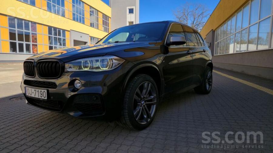 Black BMW X5 2014 in Riga, with an engine capacity of 3.00 L and mileage of 245 thousand km for 20000 €, photo 3 on AUTOMOTO.COM.LV