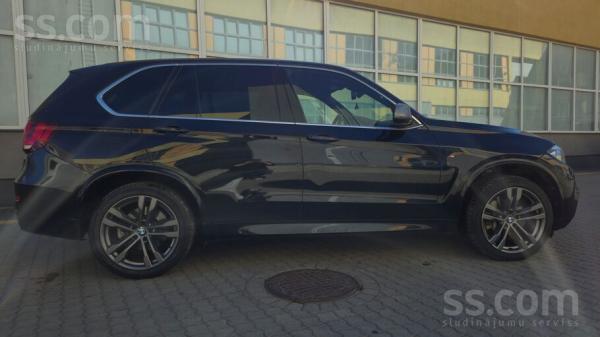Black BMW X5 2014 in Riga, with an engine capacity of 3.00 L and mileage of 245 thousand km for 20000 €, photo 7 on AUTOMOTO.COM.LV
