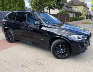 Black BMW X5 2014 in Marijampole, with an engine capacity of 2.99 L and mileage of 239 thousand km for 17499 €, photo 6 on AUTOMOTO.COM.LV