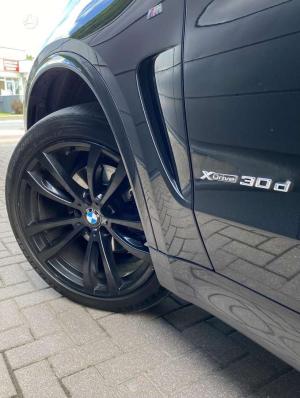 Black BMW X5 2014 in Marijampole, with an engine capacity of 2.99 L and mileage of 239 thousand km for 17499 €, photo 10 on AUTOMOTO.COM.LV