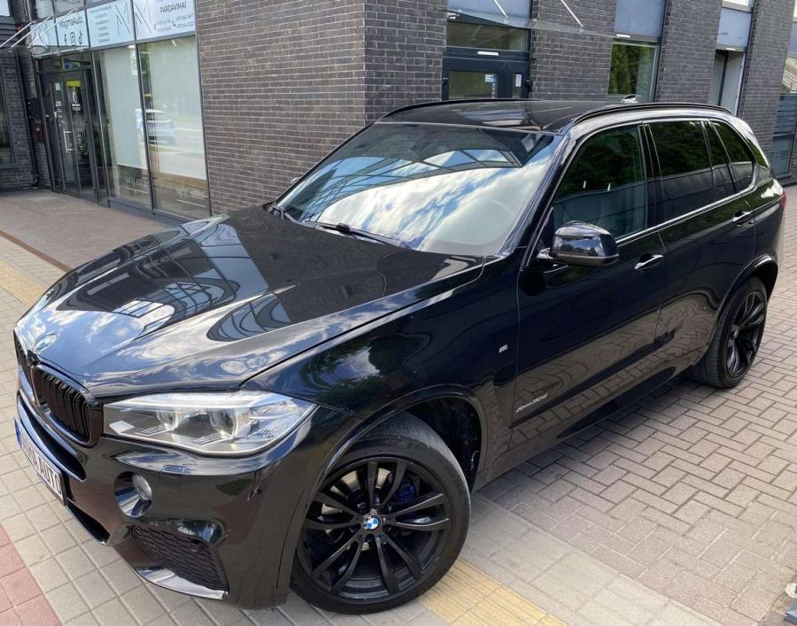 Black BMW X5 2014 in Marijampole, with an engine capacity of 2.99 L and mileage of 239 thousand km for 17499 €, photo 13 on AUTOMOTO.COM.LV