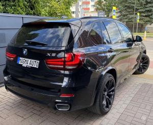 Black BMW X5 2014 in Marijampole, with an engine capacity of 2.99 L and mileage of 239 thousand km for 17499 €, photo 16 on AUTOMOTO.COM.LV