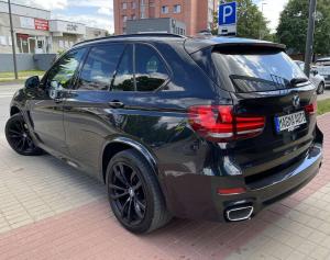 Black BMW X5 2014 in Marijampole, with an engine capacity of 2.99 L and mileage of 239 thousand km for 17499 €, photo 17 on AUTOMOTO.COM.LV