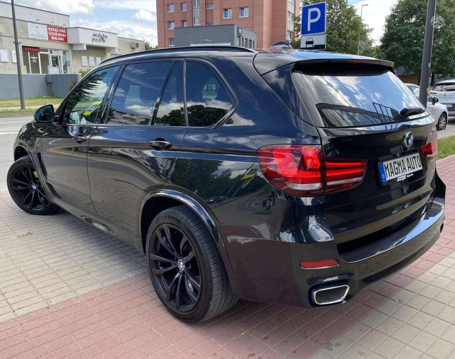 Black BMW X5 2014 in Marijampole, with an engine capacity of 2.99 L and mileage of 239 thousand km for 17499 €, photo 17 on AUTOMOTO.COM.LV