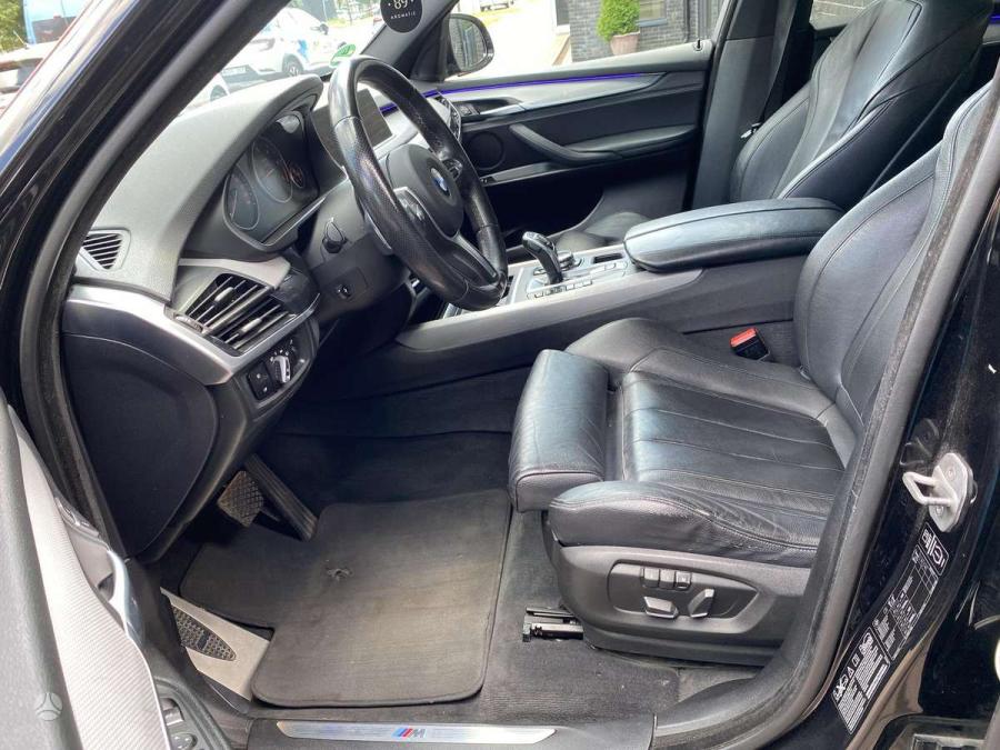 Black BMW X5 2014 in Marijampole, with an engine capacity of 2.99 L and mileage of 239 thousand km for 17499 €, photo 21 on AUTOMOTO.COM.LV