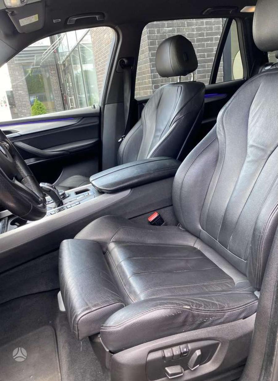 Black BMW X5 2014 in Marijampole, with an engine capacity of 2.99 L and mileage of 239 thousand km for 17499 €, photo 23 on AUTOMOTO.COM.LV