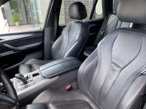 Black BMW X5 2014 in Marijampole, with an engine capacity of 2.99 L and mileage of 239 thousand km for 17499 €, photo 24 on AUTOMOTO.COM.LV