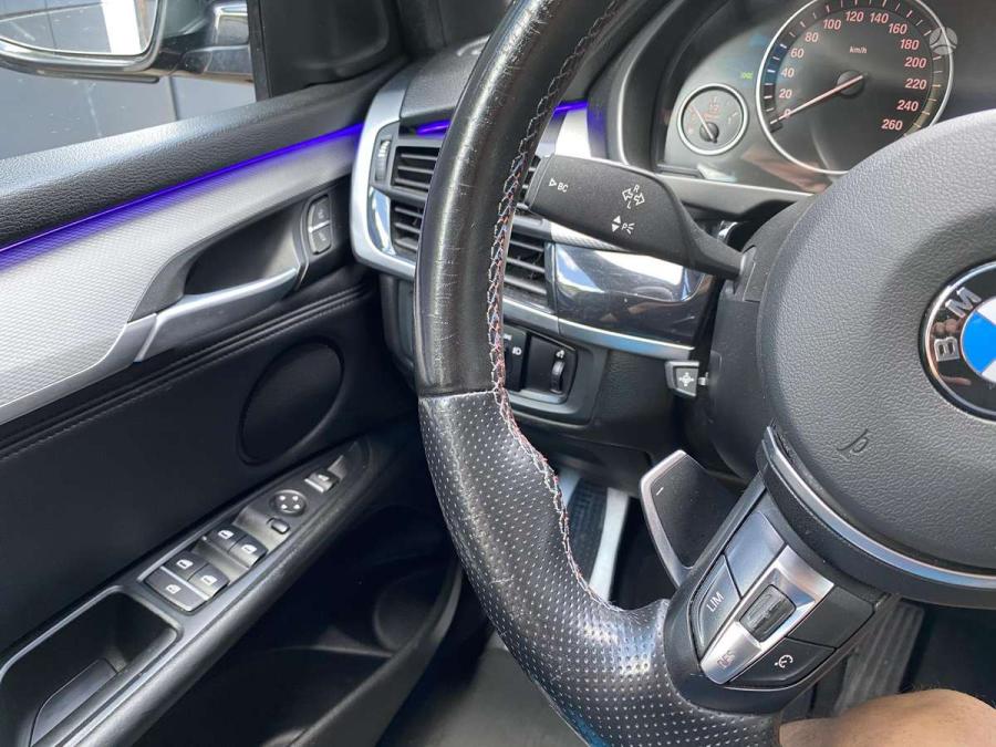 Black BMW X5 2014 in Marijampole, with an engine capacity of 2.99 L and mileage of 239 thousand km for 17499 €, photo 28 on AUTOMOTO.COM.LV
