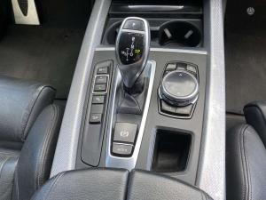 Black BMW X5 2014 in Marijampole, with an engine capacity of 2.99 L and mileage of 239 thousand km for 17499 €, photo 36 on AUTOMOTO.COM.LV