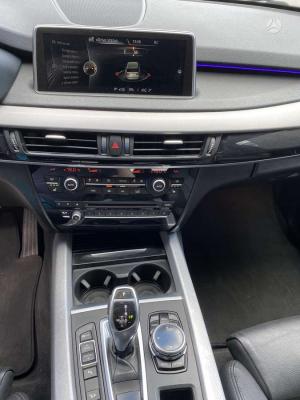 Black BMW X5 2014 in Marijampole, with an engine capacity of 2.99 L and mileage of 239 thousand km for 17499 €, photo 38 on AUTOMOTO.COM.LV
