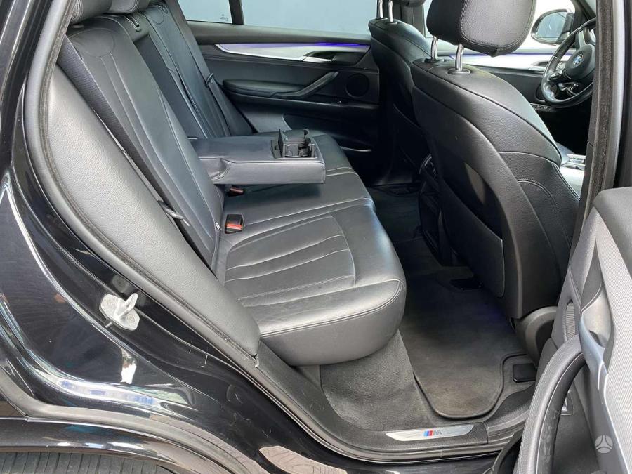 Black BMW X5 2014 in Marijampole, with an engine capacity of 2.99 L and mileage of 239 thousand km for 17499 €, photo 42 on AUTOMOTO.COM.LV