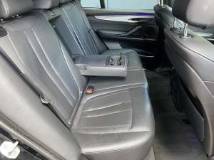 Black BMW X5 2014 in Marijampole, with an engine capacity of 2.99 L and mileage of 239 thousand km for 17499 €, photo 43 on AUTOMOTO.COM.LV