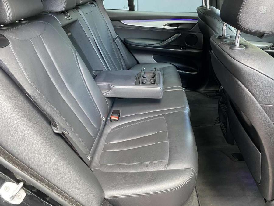 Black BMW X5 2014 in Marijampole, with an engine capacity of 2.99 L and mileage of 239 thousand km for 17499 €, photo 43 on AUTOMOTO.COM.LV