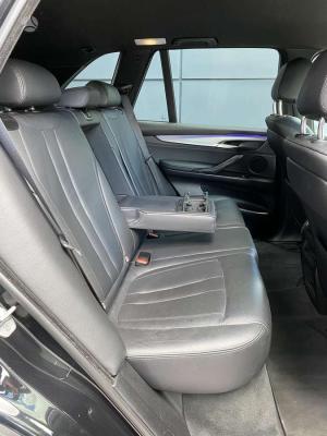 Black BMW X5 2014 in Marijampole, with an engine capacity of 2.99 L and mileage of 239 thousand km for 17499 €, photo 44 on AUTOMOTO.COM.LV