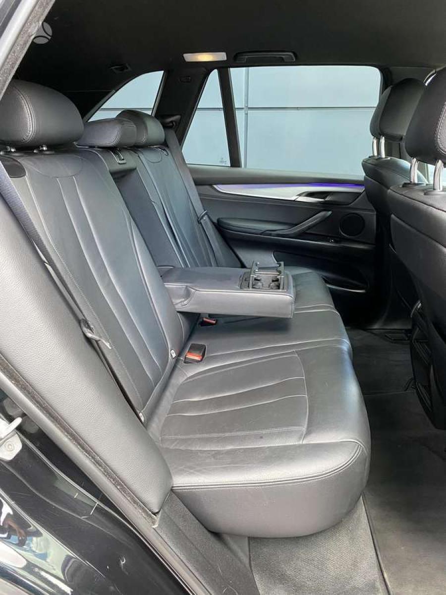 Black BMW X5 2014 in Marijampole, with an engine capacity of 2.99 L and mileage of 239 thousand km for 17499 €, photo 44 on AUTOMOTO.COM.LV