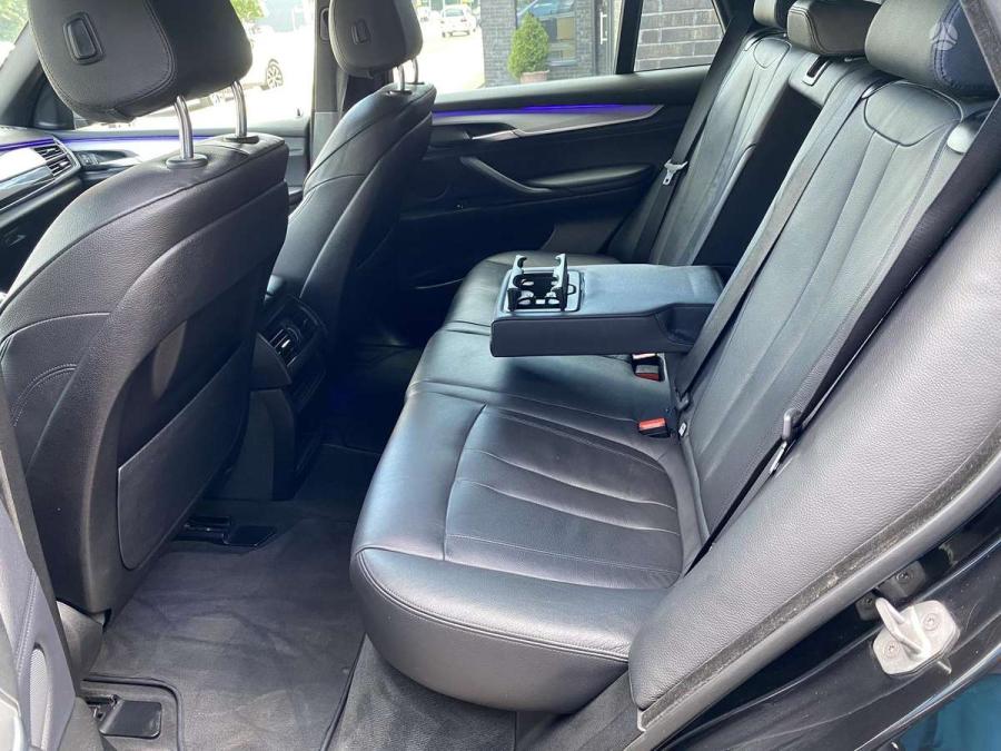 Black BMW X5 2014 in Marijampole, with an engine capacity of 2.99 L and mileage of 239 thousand km for 17499 €, photo 46 on AUTOMOTO.COM.LV
