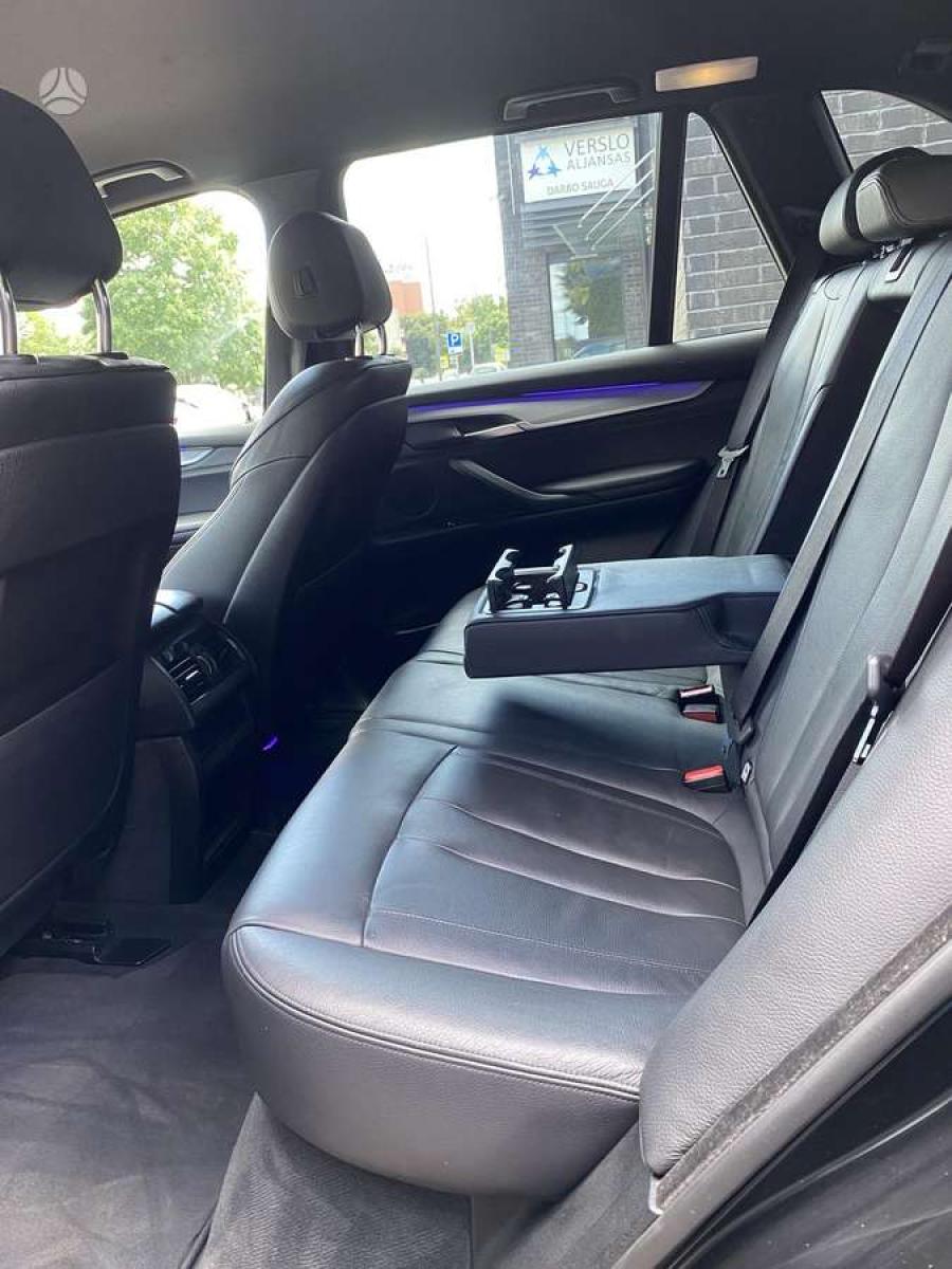 Black BMW X5 2014 in Marijampole, with an engine capacity of 2.99 L and mileage of 239 thousand km for 17499 €, photo 47 on AUTOMOTO.COM.LV