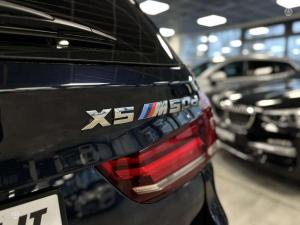 Black BMW X5 2014 in Klaipeda, with an engine capacity of 2.99 L and mileage of 288 thousand km for 19950 €, photo 23 on AUTOMOTO.COM.LV