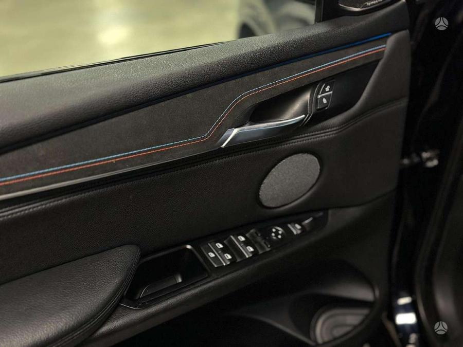 Black BMW X5 2014 in Klaipeda, with an engine capacity of 2.99 L and mileage of 288 thousand km for 19950 €, photo 30 on AUTOMOTO.COM.LV