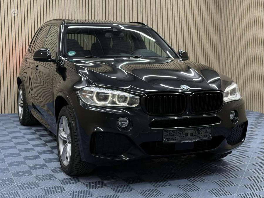 Black BMW X5 2014 in Marijampole, with an engine capacity of 2.99 L and mileage of 334 thousand km for 18750 €, photo 1 on AUTOMOTO.COM.LV