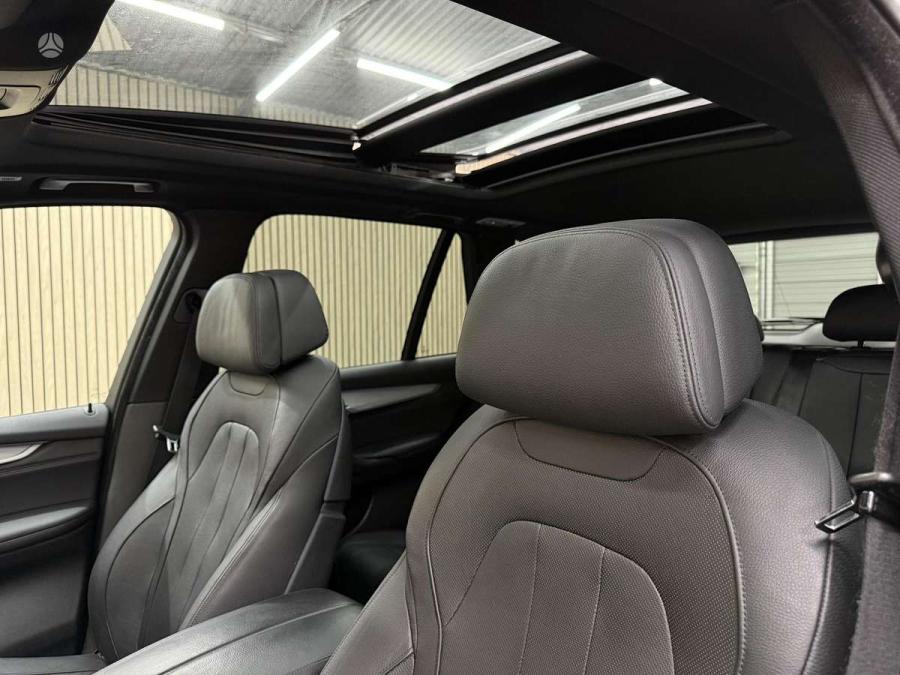 Black BMW X5 2014 in Marijampole, with an engine capacity of 2.99 L and mileage of 334 thousand km for 18750 €, photo 4 on AUTOMOTO.COM.LV