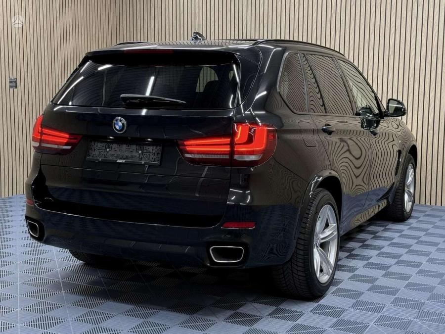 Black BMW X5 2014 in Marijampole, with an engine capacity of 2.99 L and mileage of 334 thousand km for 18750 €, photo 9 on AUTOMOTO.COM.LV