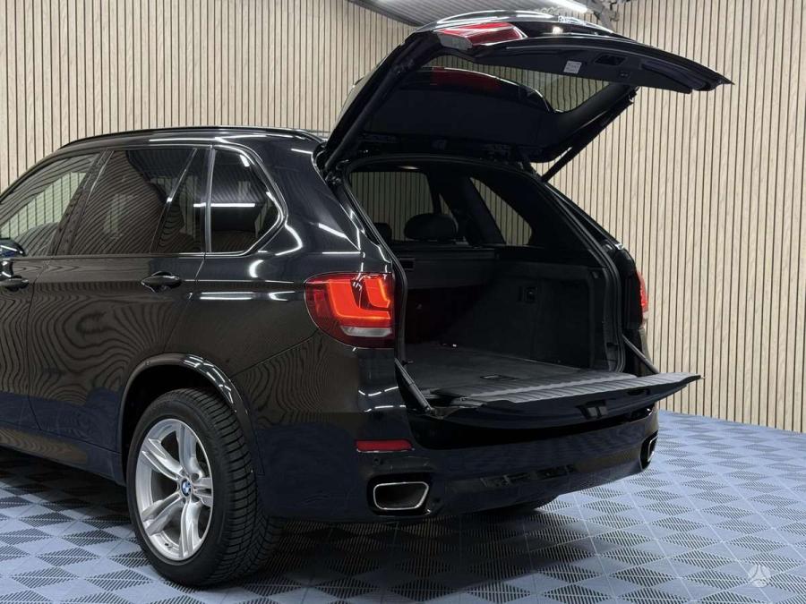 Black BMW X5 2014 in Marijampole, with an engine capacity of 2.99 L and mileage of 334 thousand km for 18750 €, photo 14 on AUTOMOTO.COM.LV
