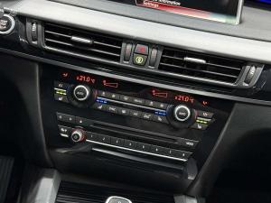 Black BMW X5 2014 in Marijampole, with an engine capacity of 2.99 L and mileage of 334 thousand km for 18750 €, photo 34 on AUTOMOTO.COM.LV