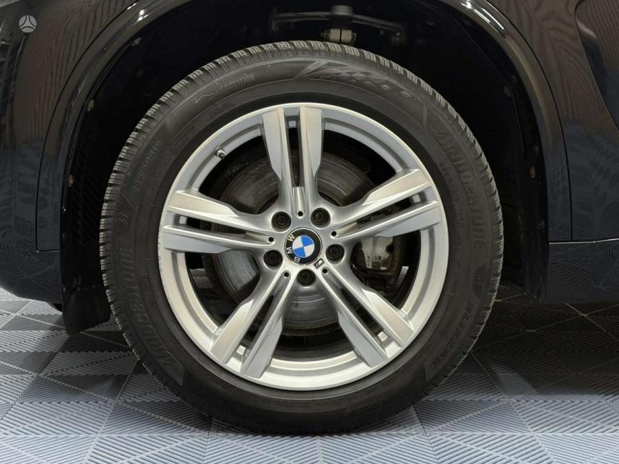Black BMW X5 2014 in Marijampole, with an engine capacity of 2.99 L and mileage of 334 thousand km for 18750 €, photo 39 on AUTOMOTO.COM.LV