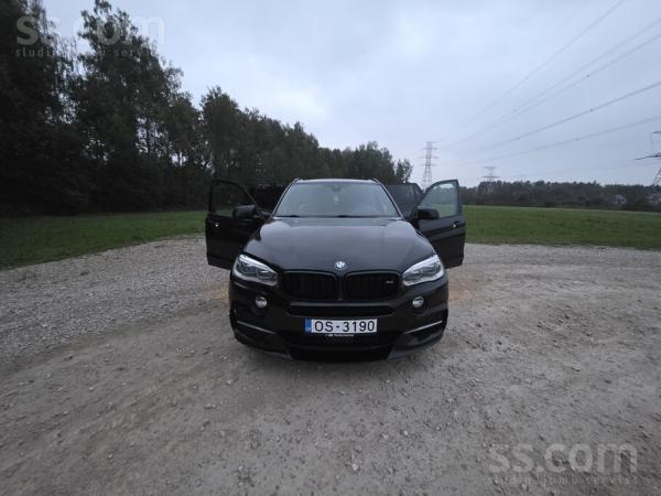 Black BMW X5 2014 in Riga, with an engine capacity of 3.00 L and mileage of 245 thousand km for 20950 €, photo 3 on AUTOMOTO.COM.LV