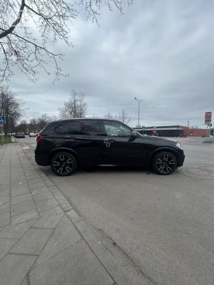 Black BMW X5 2014 in Klaipeda, with an engine capacity of 3.50 L and mileage of 200 thousand km for 17000 €, photo 4 on AUTOMOTO.COM.LV