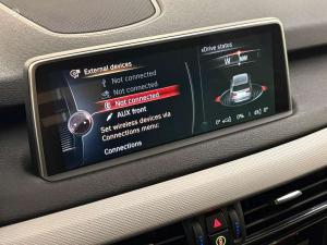 Black BMW X5 2014 in Marijampole, with an engine capacity of 2.00 L and mileage of 279 thousand km for 18750 €, photo 8 on AUTOMOTO.COM.LV