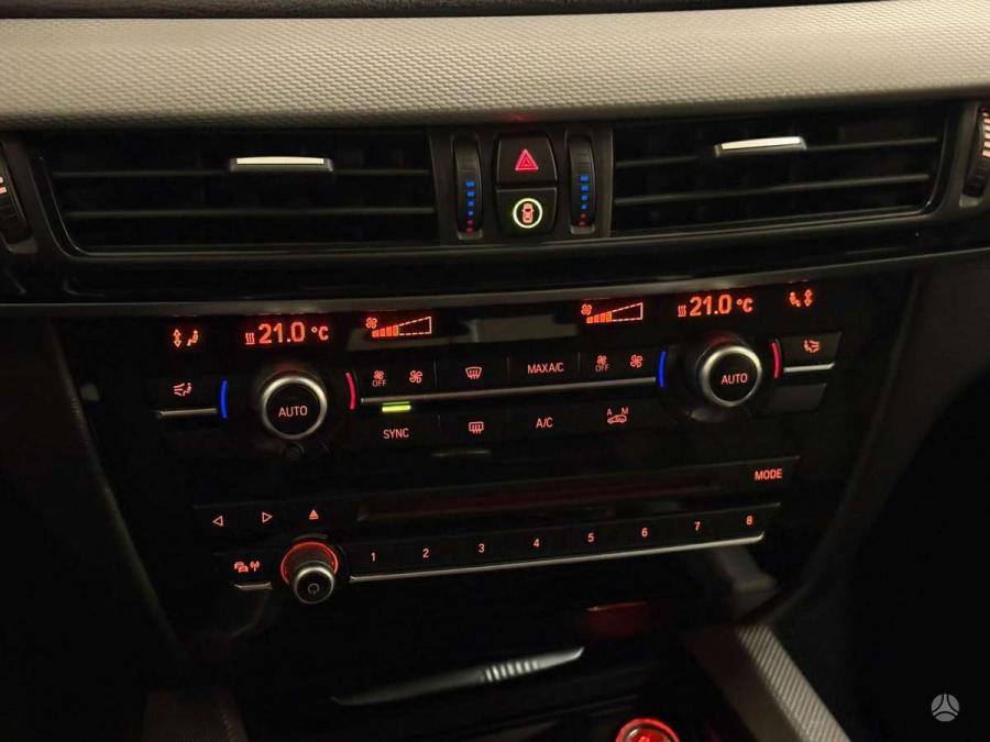 Black BMW X5 2014 in Marijampole, with an engine capacity of 2.00 L and mileage of 279 thousand km for 18750 €, photo 10 on AUTOMOTO.COM.LV