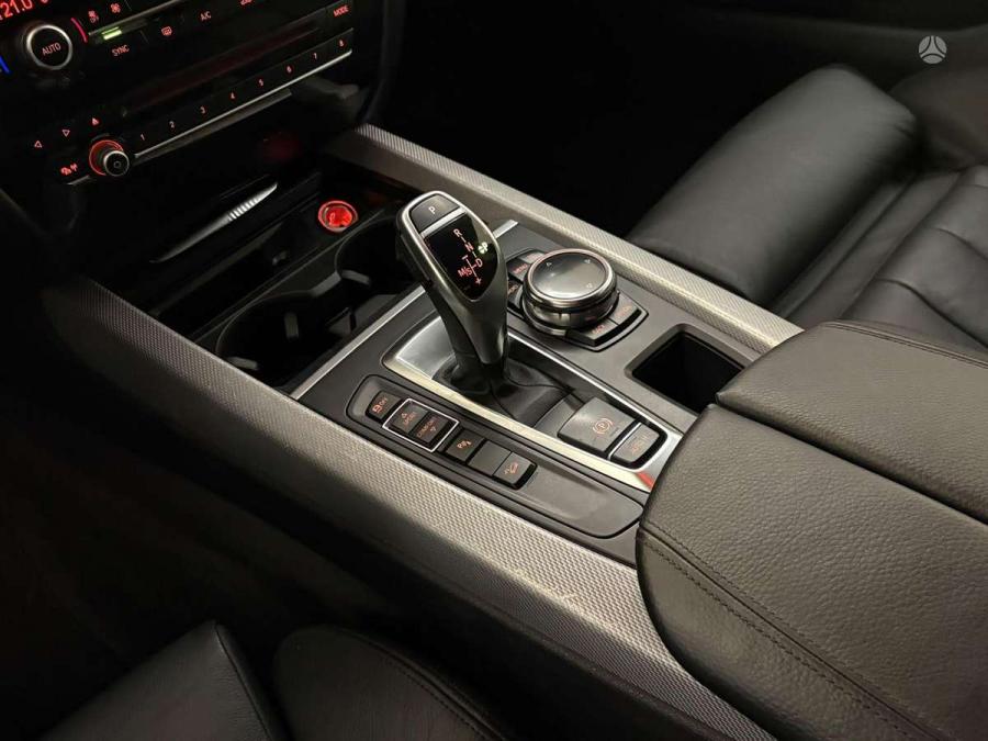 Black BMW X5 2014 in Marijampole, with an engine capacity of 2.00 L and mileage of 279 thousand km for 18750 €, photo 11 on AUTOMOTO.COM.LV