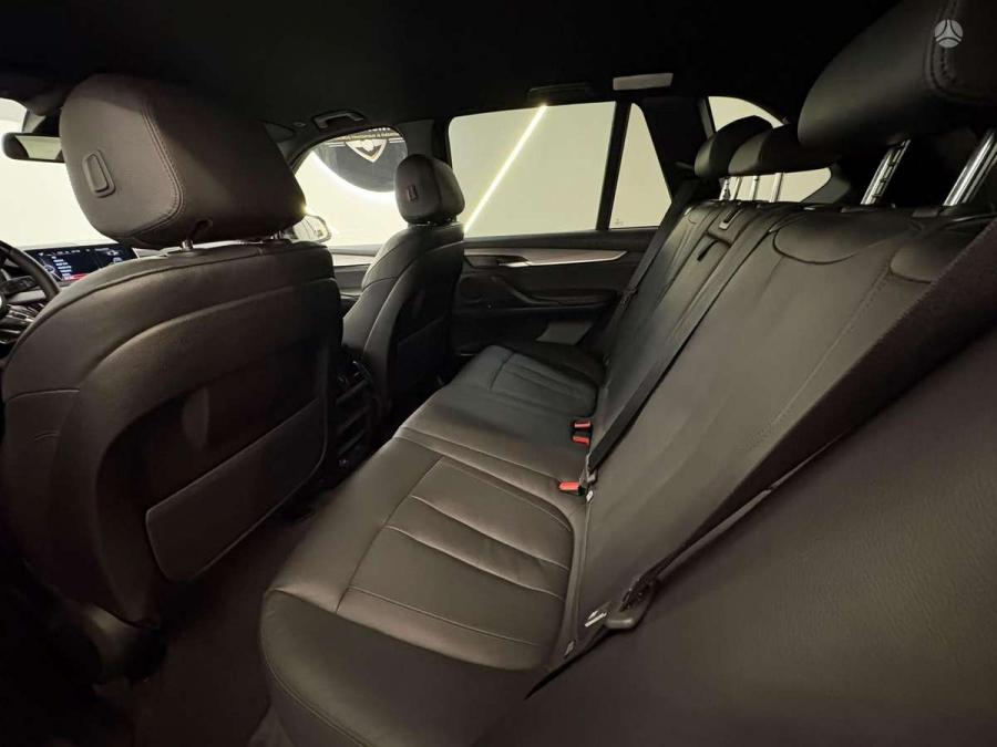 Black BMW X5 2014 in Marijampole, with an engine capacity of 2.00 L and mileage of 279 thousand km for 18750 €, photo 19 on AUTOMOTO.COM.LV