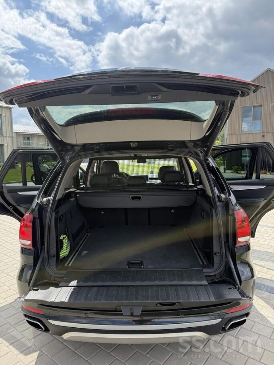 Black BMW X5 2014 in Riga, with an engine capacity of 3.00 L and mileage of 345 thousand km for 19000 €, photo 7 on AUTOMOTO.COM.LV