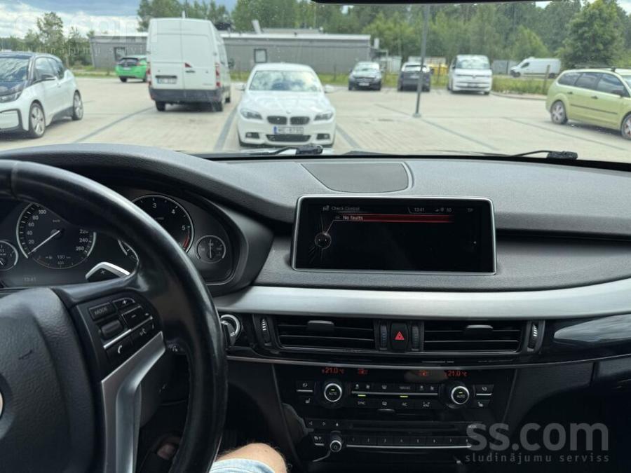 Black BMW X5 2014 in Riga, with an engine capacity of 3.00 L and mileage of 345 thousand km for 19000 €, photo 8 on AUTOMOTO.COM.LV