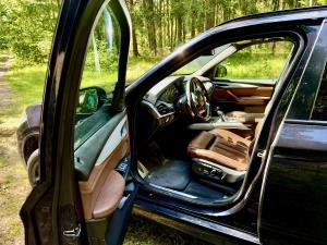 Black BMW X5 2014 in Klaipeda, with an engine capacity of 2.99 L and mileage of 305 thousand km for 17100 €, photo 4 on AUTOMOTO.COM.LV